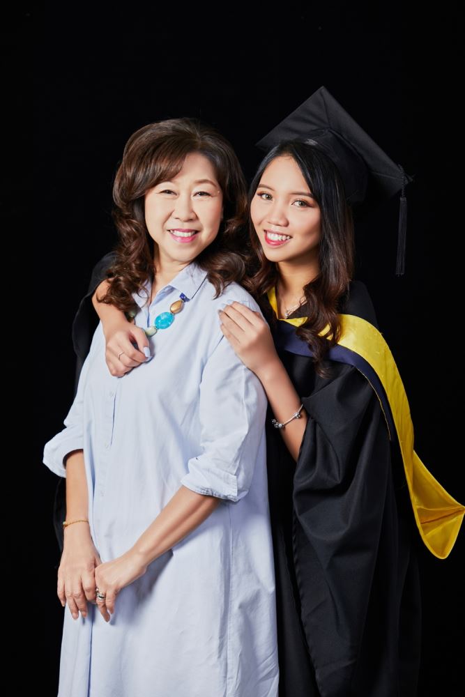 Graduation Pictures With Family